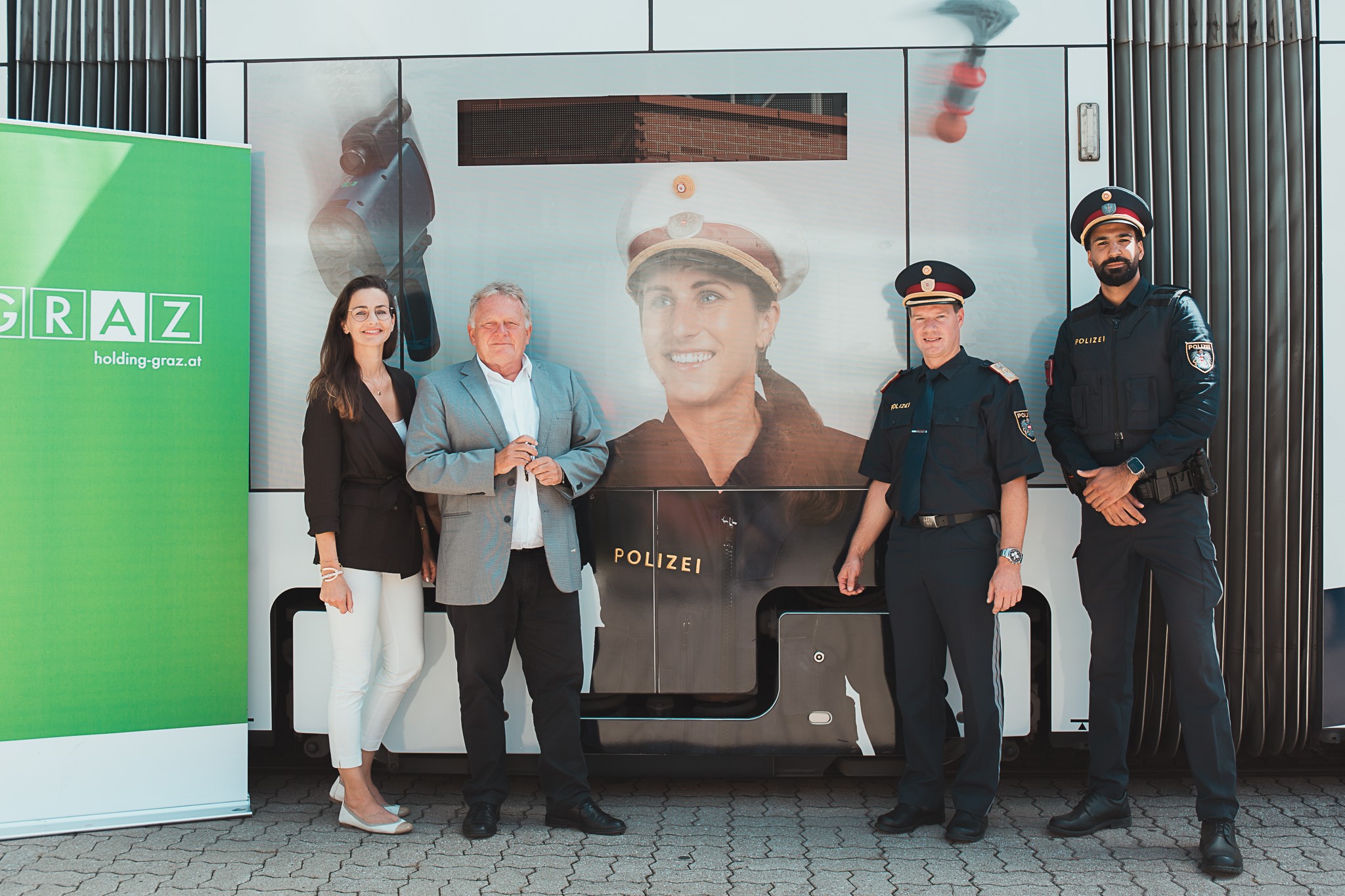 Polizei-Recruiting-Bim startet in Graz durch - Holding Graz