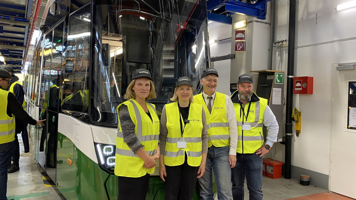 Erste neue Grazer Straßenbahn präsentiert! - Holding Graz